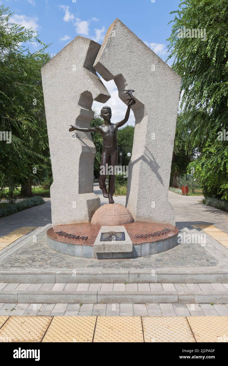 Chernobyl memorial statue hi-res stock photography and images - Alamy