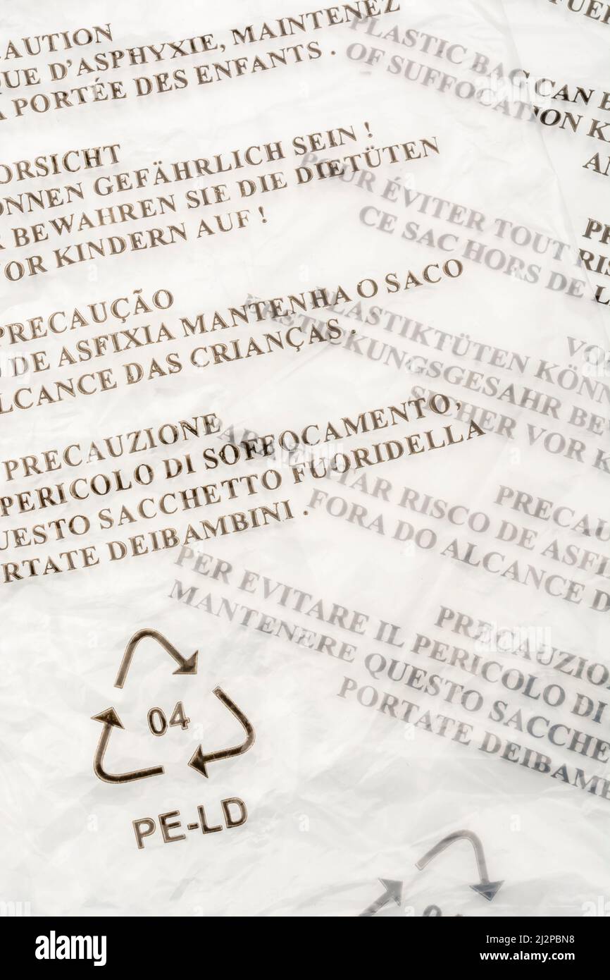 Danger from Suffocation warning (Italian) on polythene LDPE / Low ...