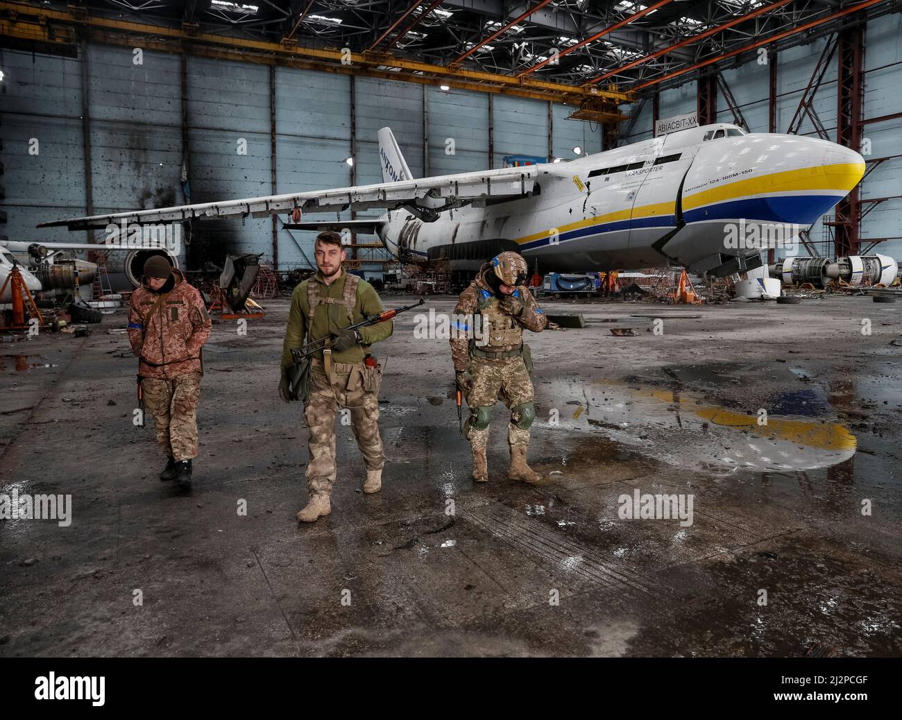 Antonov an 124 front hi-res stock photography and images - Alamy