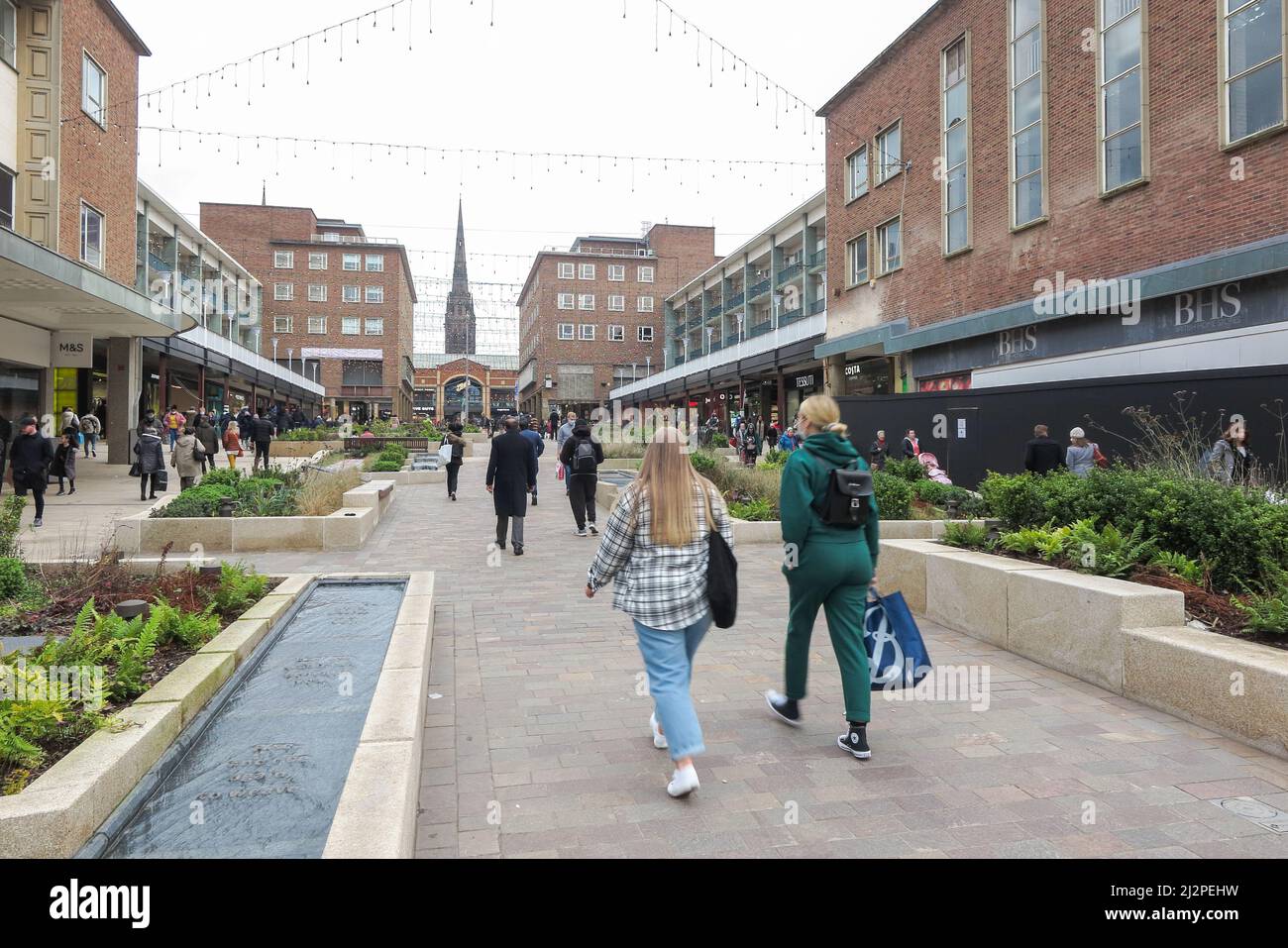 Upper Precinct, facing Lower Precinct, Coventry city centre Stock Photo ...