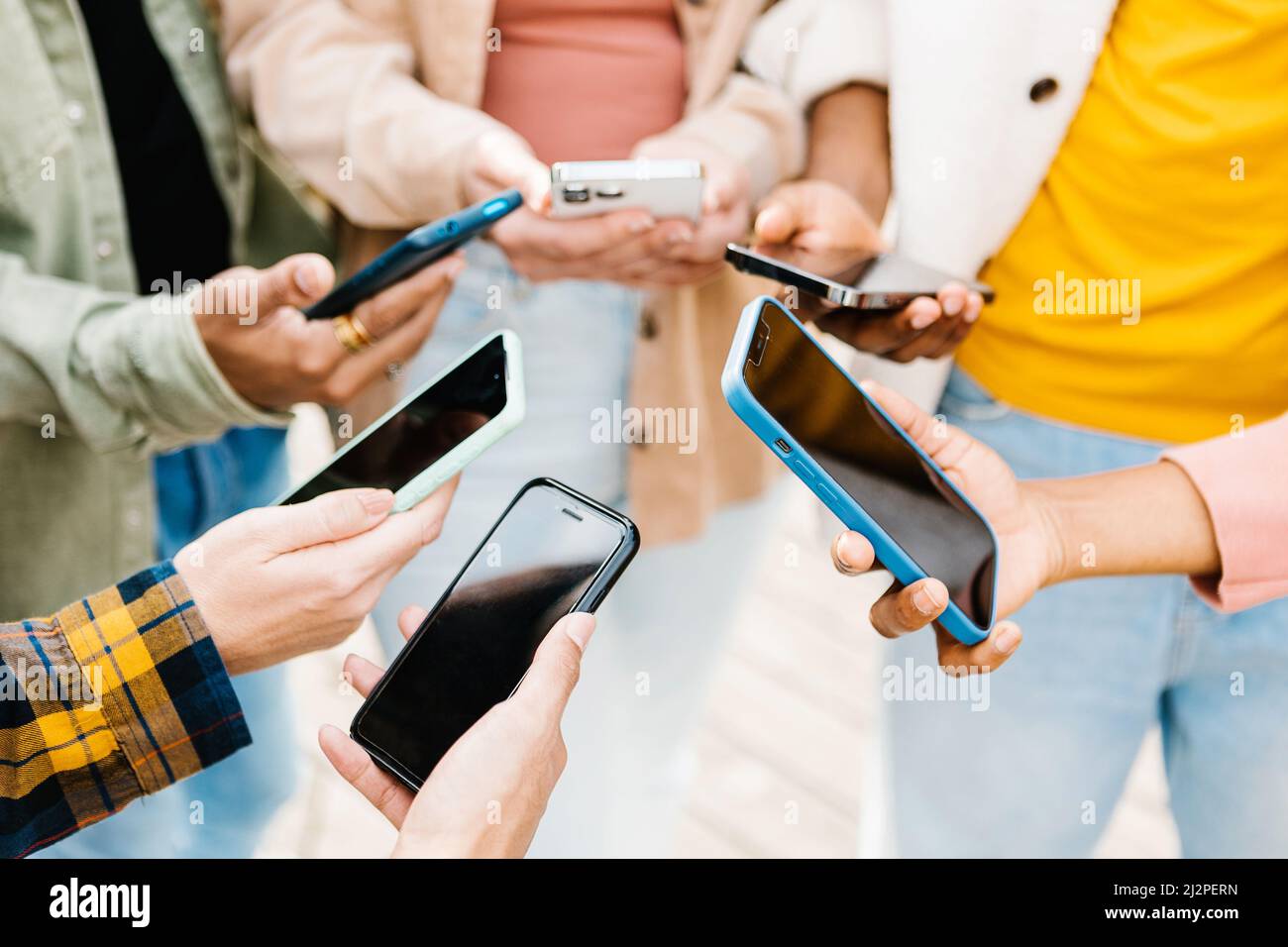 Group of hands holding cell phones hi-res stock photography and images ...