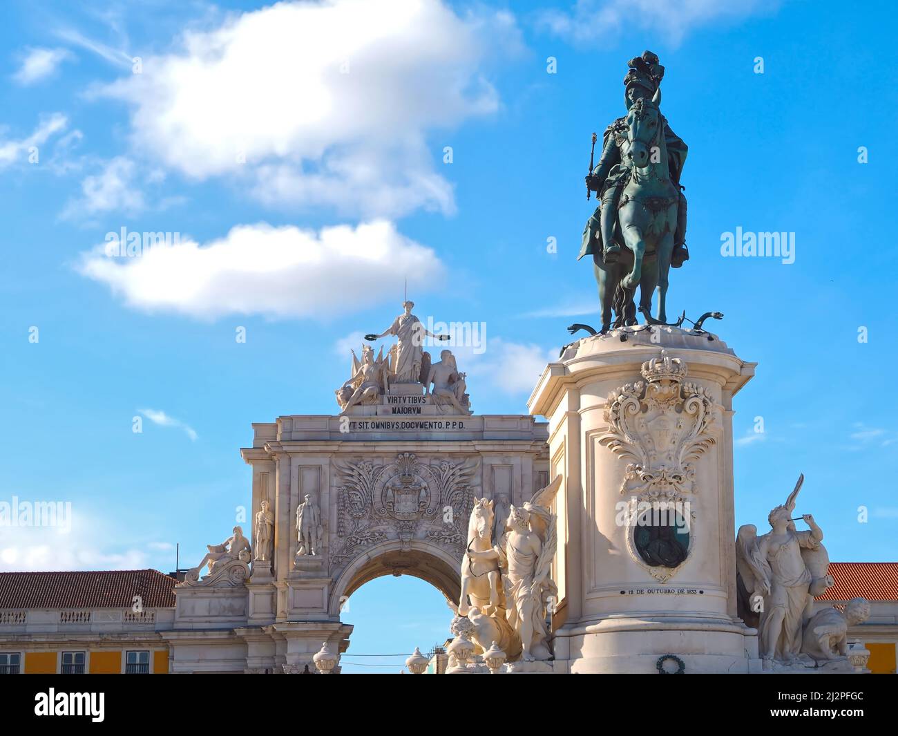 Gateway arch with capital building hi-res stock photography and images ...
