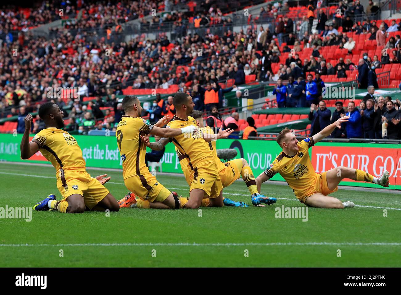 GOAL: Craig Eastmond #15 of Sutton United makes it 1-2 Stock Photo - Alamy