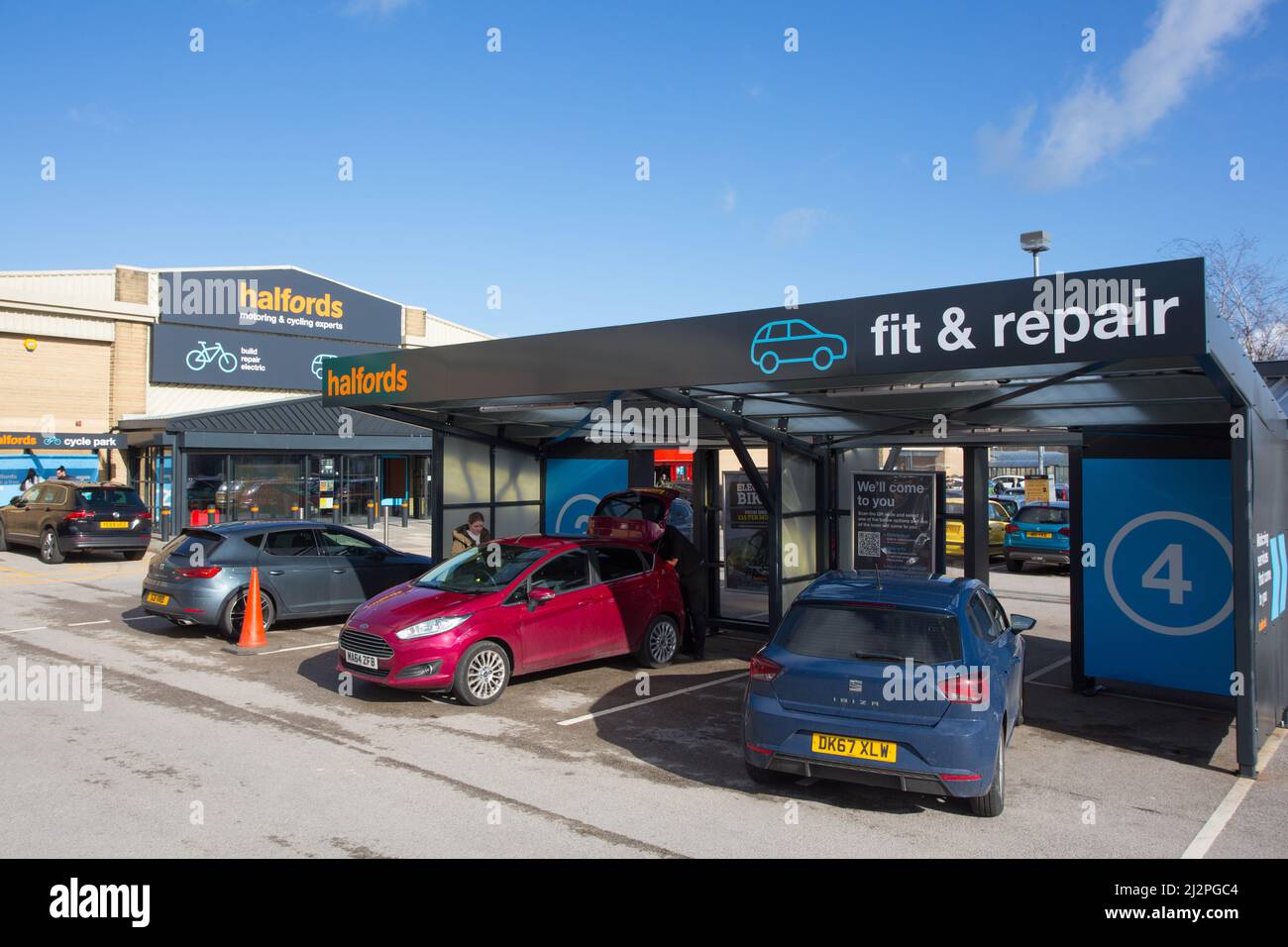 Halfords Fit & Repair station Stock Photo - Alamy