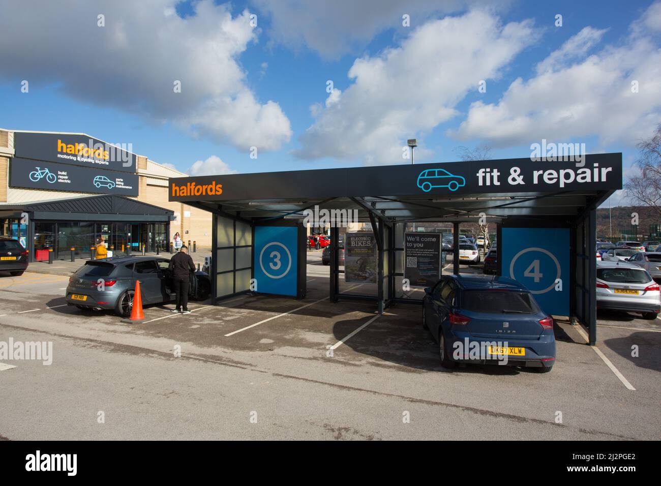 Halfords Fit & Repair station Stock Photo - Alamy