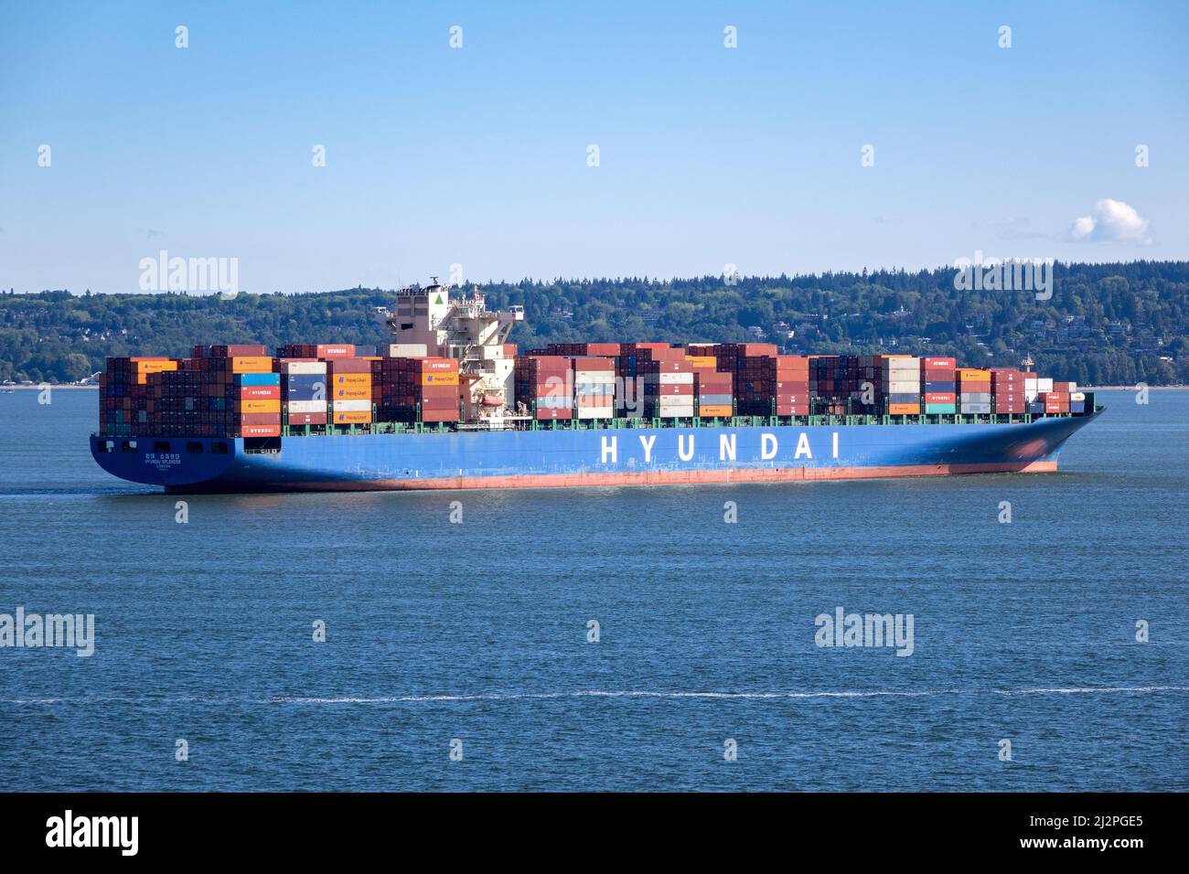 Hyundai slendor container ship hi-res stock photography and images - Alamy