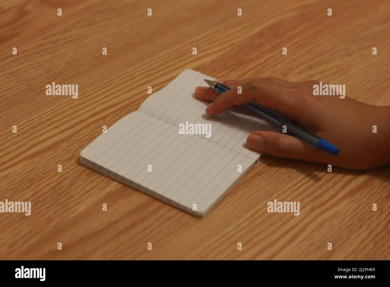 Woman hang writing hi-res stock photography and images - Alamy