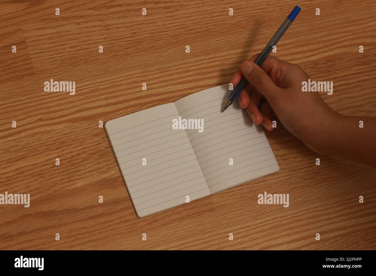 Woman hang writing hi-res stock photography and images - Alamy