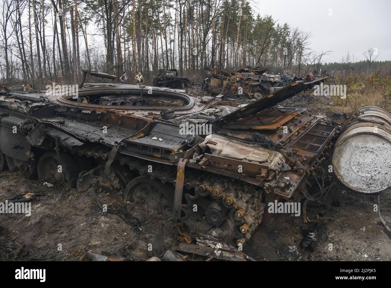 Kyiv, Ukraine. 03rd Apr, 2022. Ukrainian soldiers inspect destroyed ...