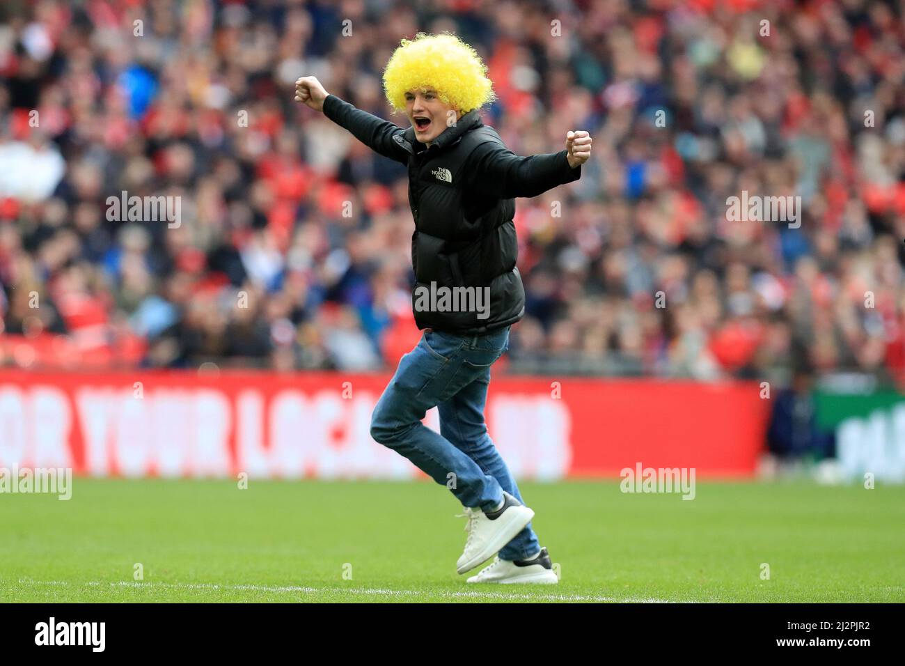 Efl cup trophy sutton hi-res stock photography and images - Alamy