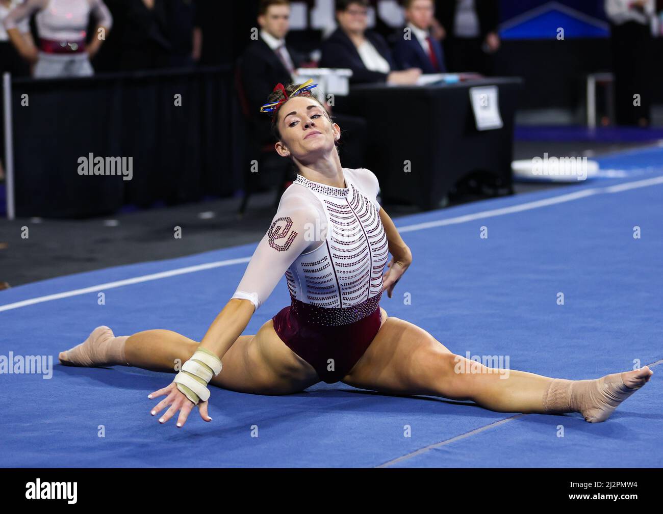 Norman, OK, USA. 2nd Apr, 2022. Oklahoma's Carly Woodard performs her ...