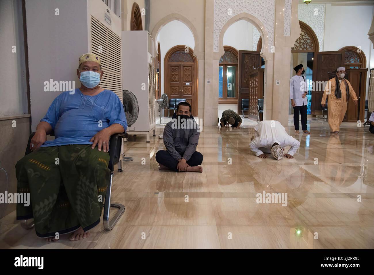Bangkok, Thailand. 03rd Apr, 2022. Muslims seen waiting to say their ...