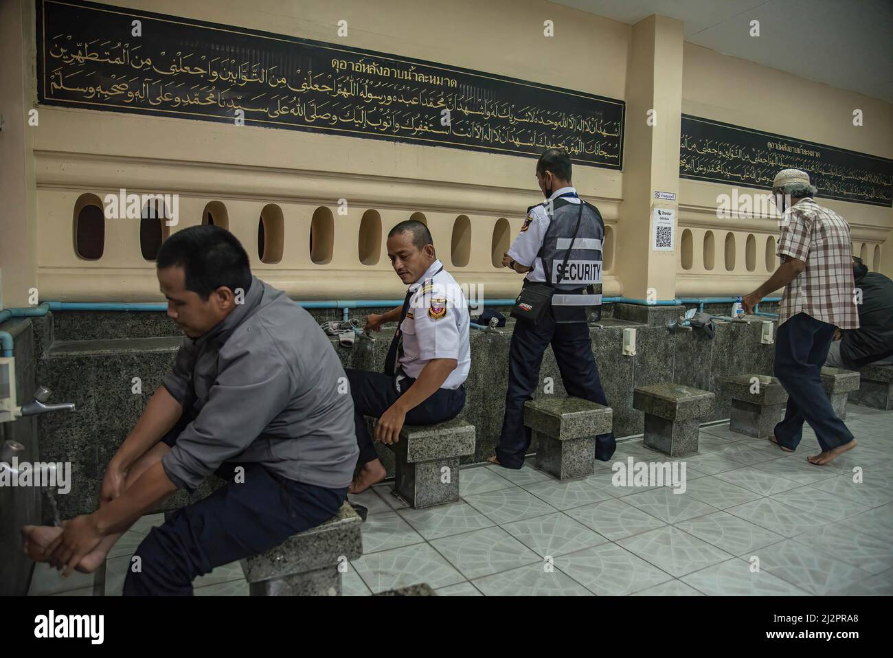 Bangkok, Thailand. 03rd Apr, 2022. Muslims perform ablution in the ...