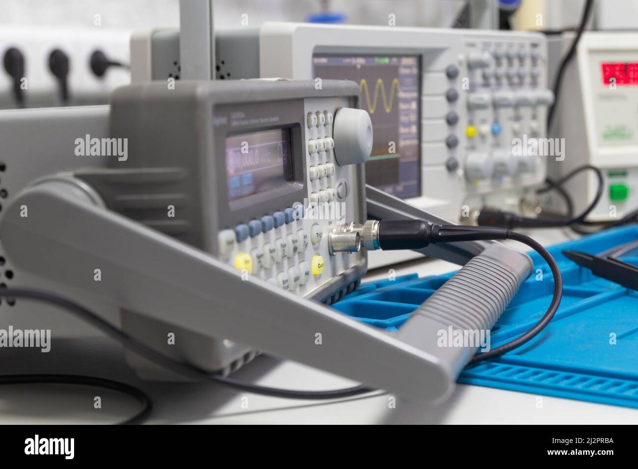 Power supplies and electronic measuring devices in the laboratory ...