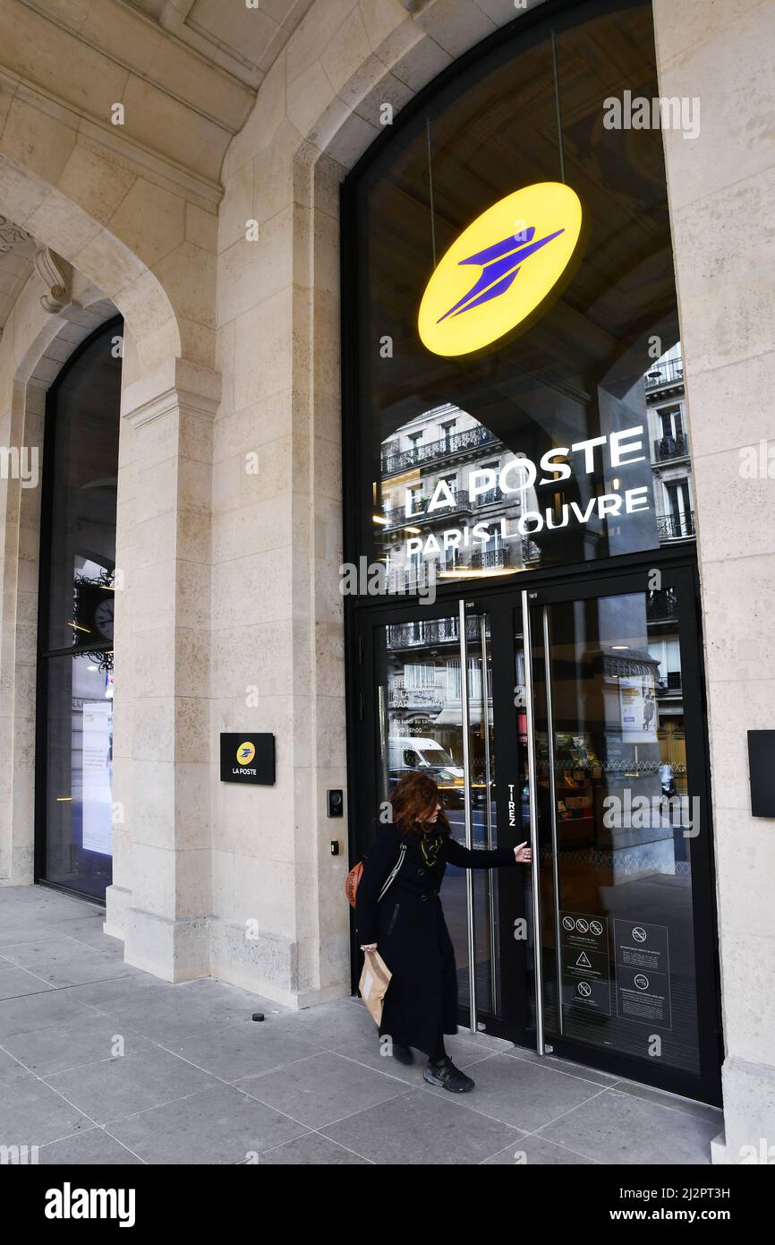 Poste du Louvre - Paris - France Stock Photo - Alamy