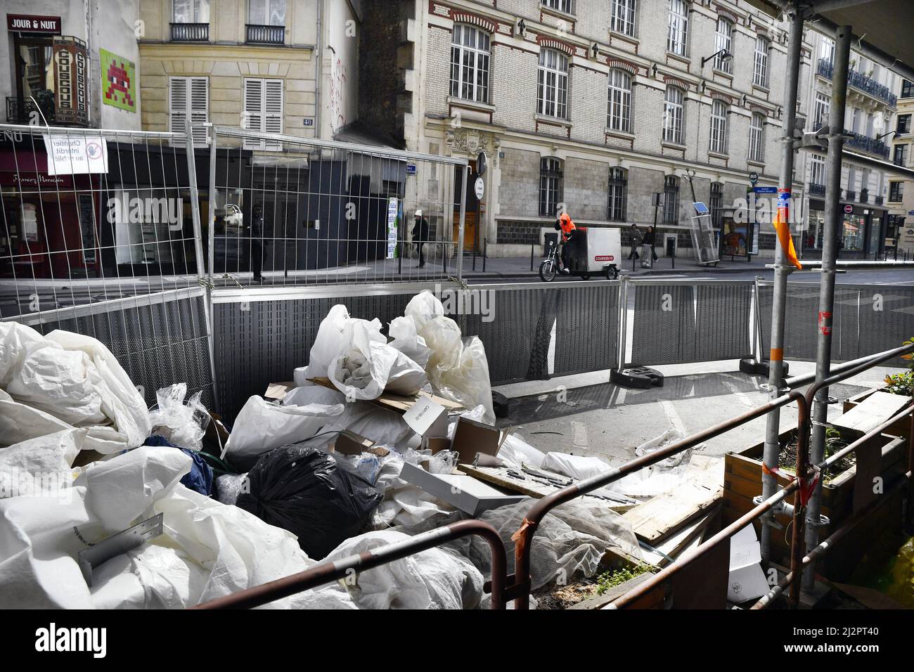 Garbage on the street in Paris - Rue du Louvre - Paris - France Stock ...