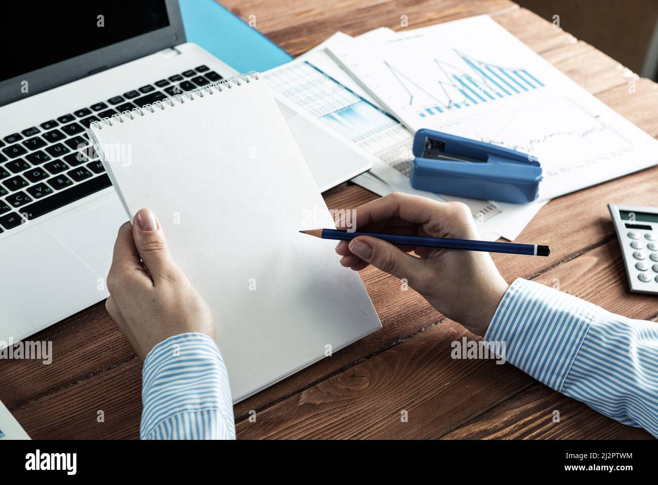 woman with notepad in the office Stock Photo - Alamy