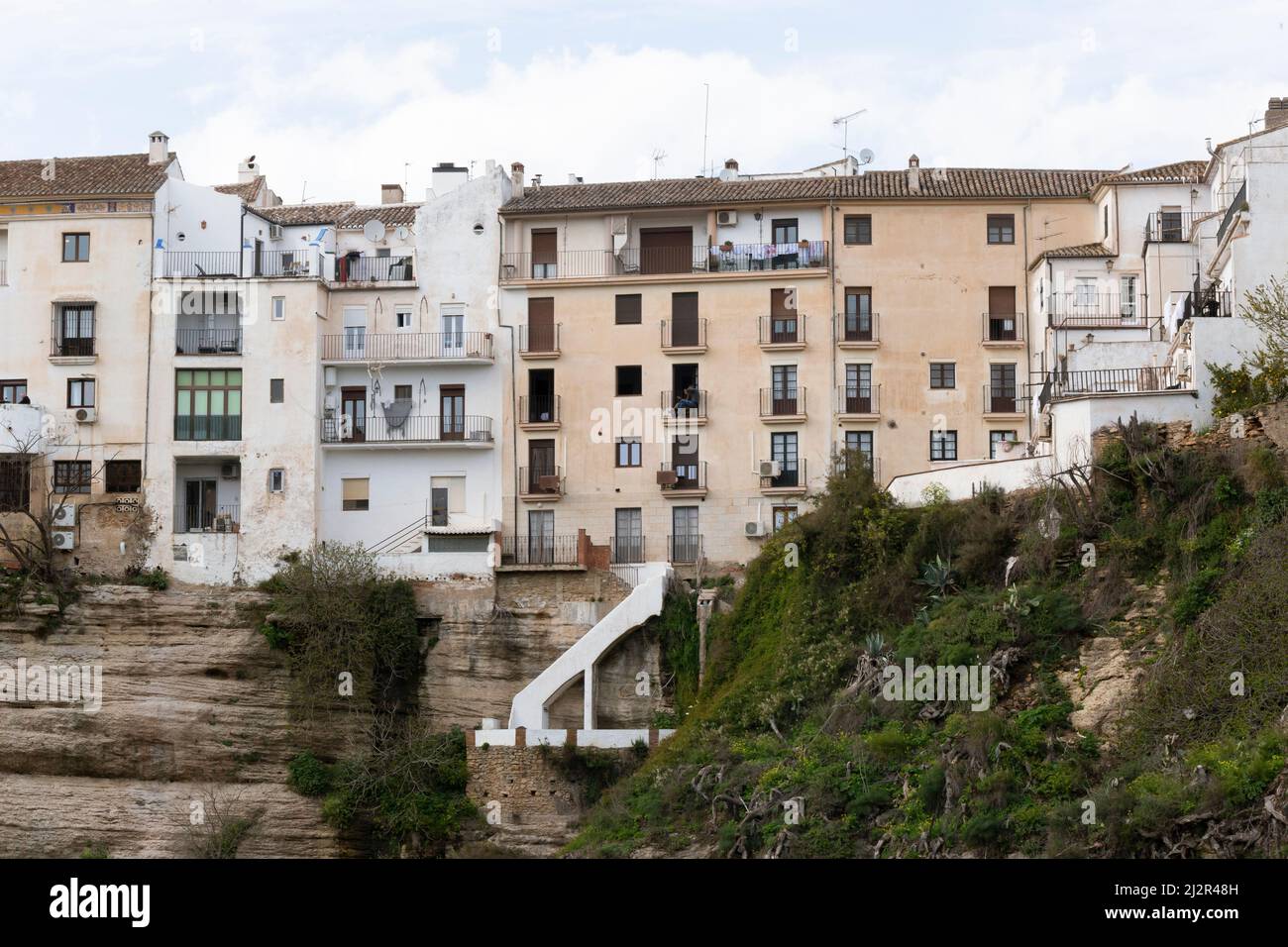 Houses alongside cliff hi-res stock photography and images - Alamy
