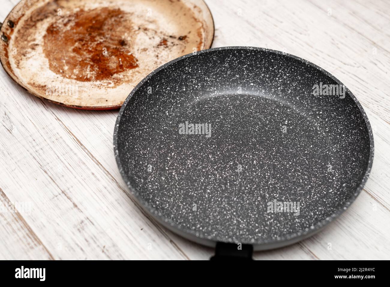 Deep pans hi-res stock photography and images - Alamy