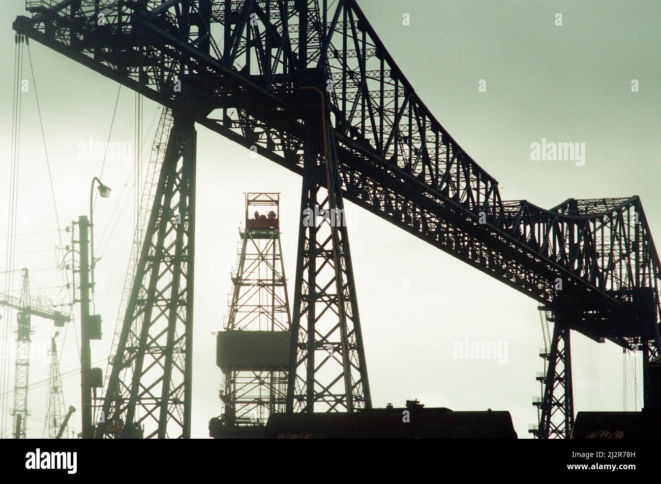Transporter bridge silhouette hi-res stock photography and images - Alamy