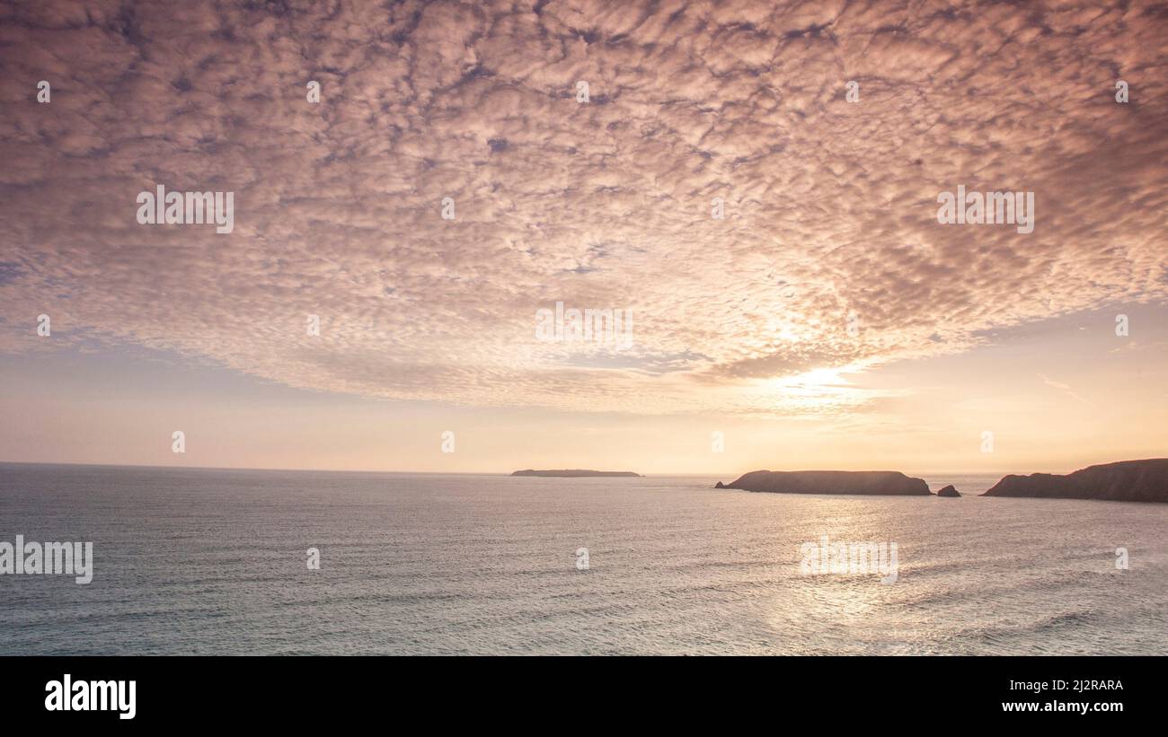Beautiful late summer sunset, view of Irish sea, Gateholm and Skokholm ...