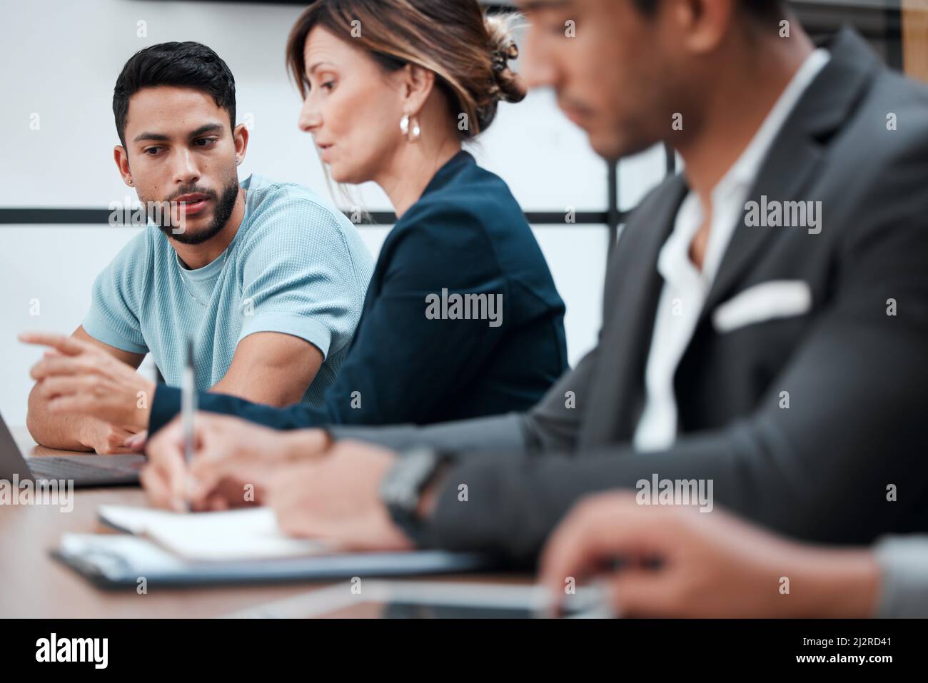Two people exchanging ideas hi-res stock photography and images - Alamy