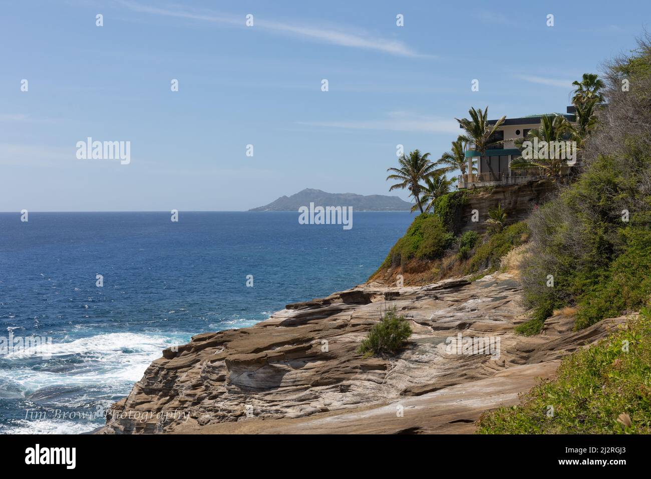 Mansion on a cliffside in Oahu Hawaii Stock Photo - Alamy