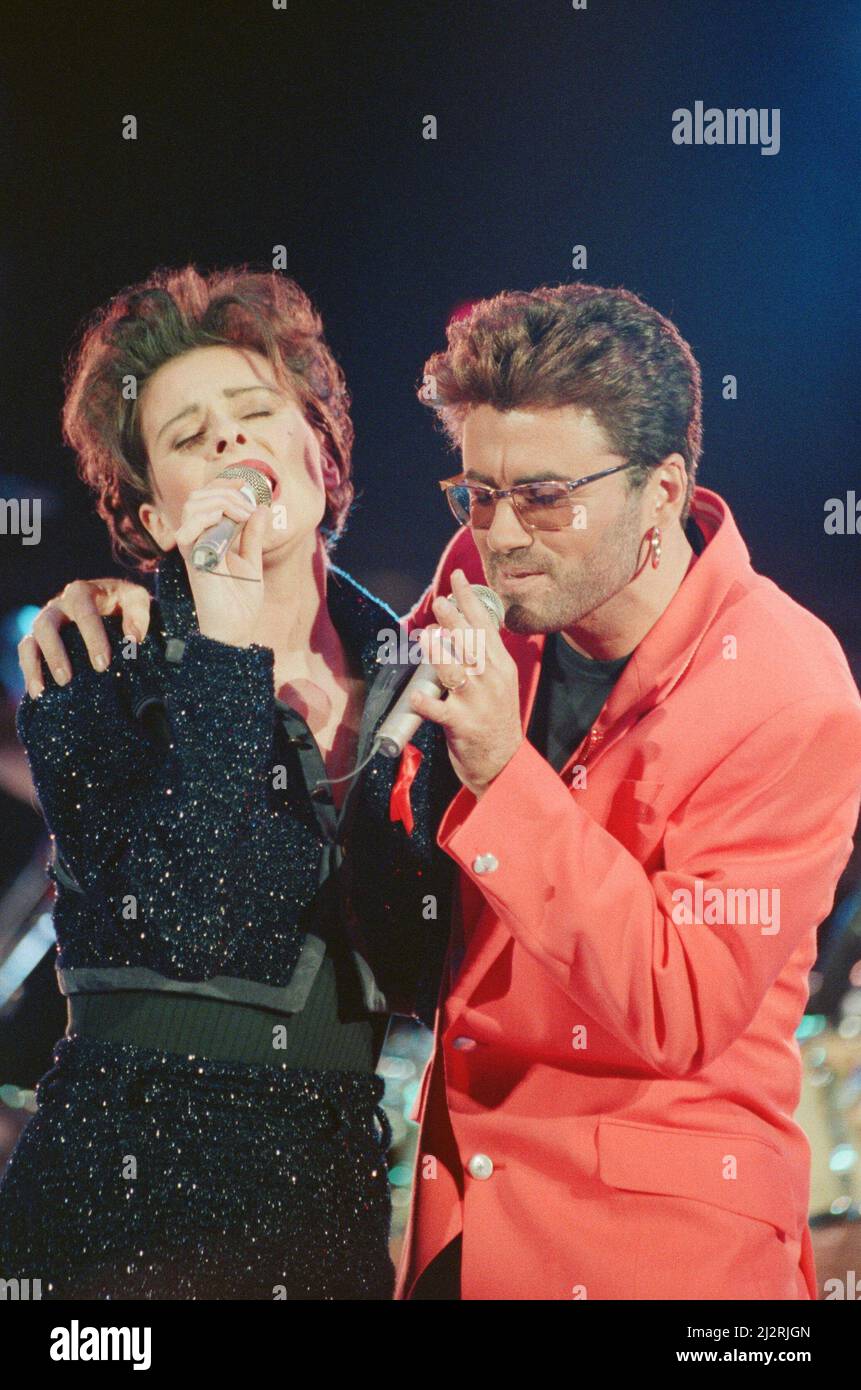 George Michael and Lisa Stansfield perform These Are The Days of Our ...