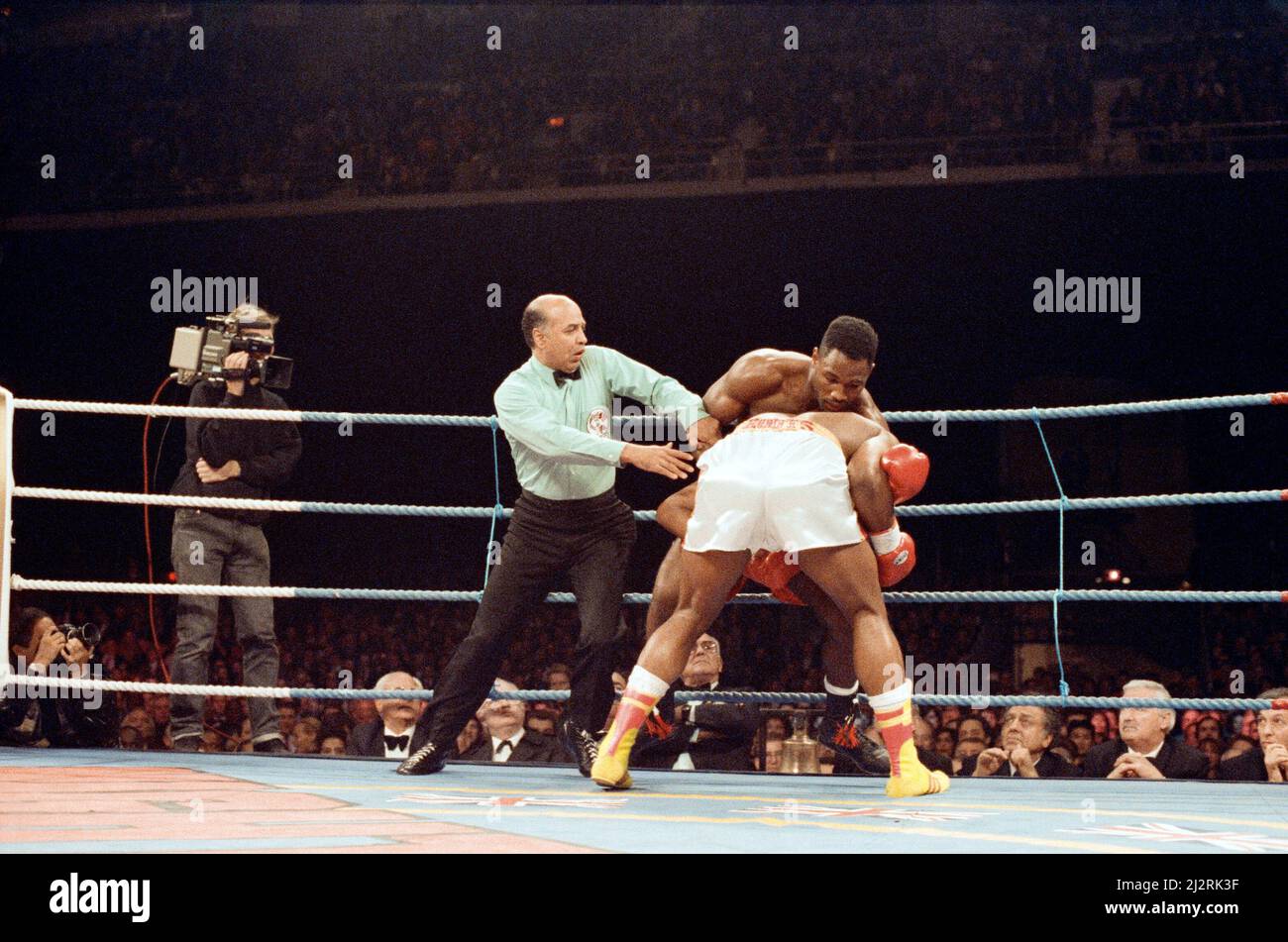 Lennox Lewis vs Donovan “Razor” Ruddock.Lewis retained his British and ...