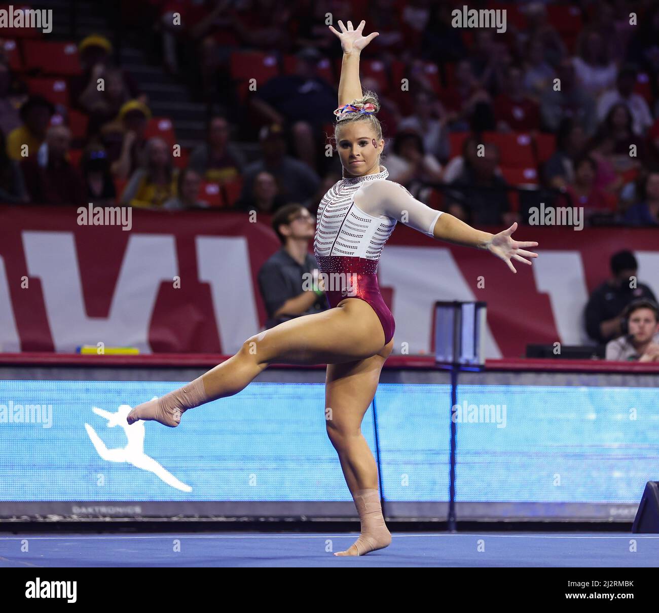 Norman, OK, USA. 2nd Apr, 2022. Oklahoma's Ragan Smith performs her ...