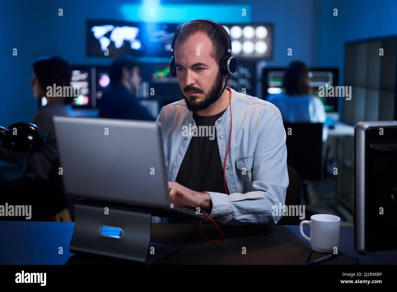 Office screens people dark room hi-res stock photography and images - Alamy