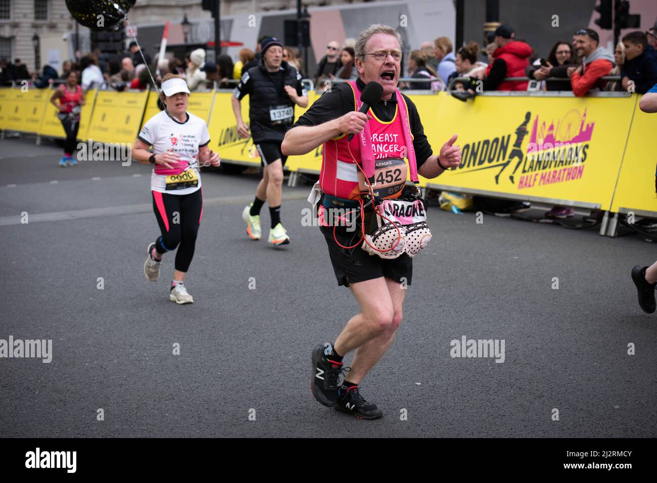Participants take part in the London Landmarks Half Marathon through ...