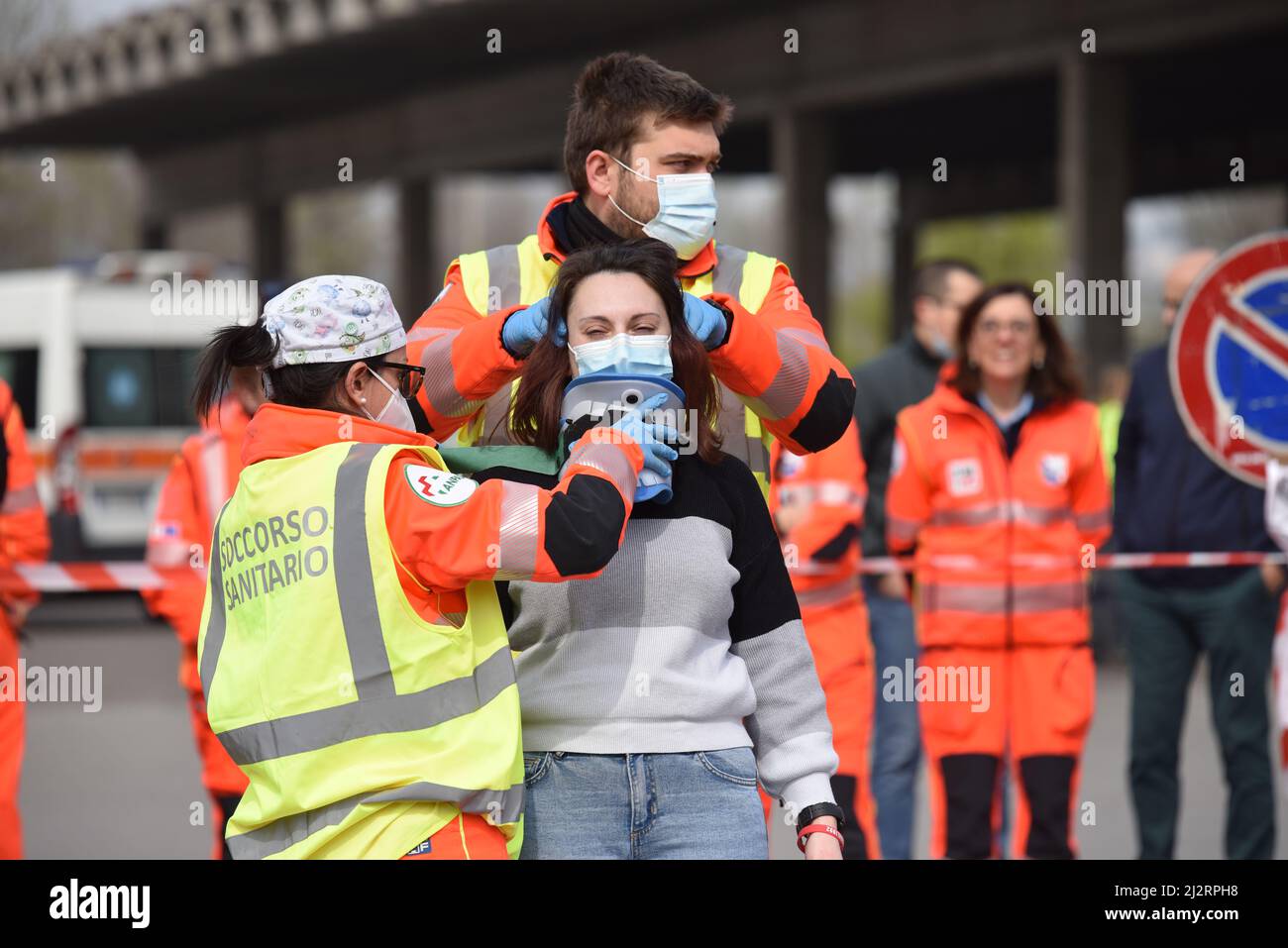 First aid demonstration Stock Photo - Alamy