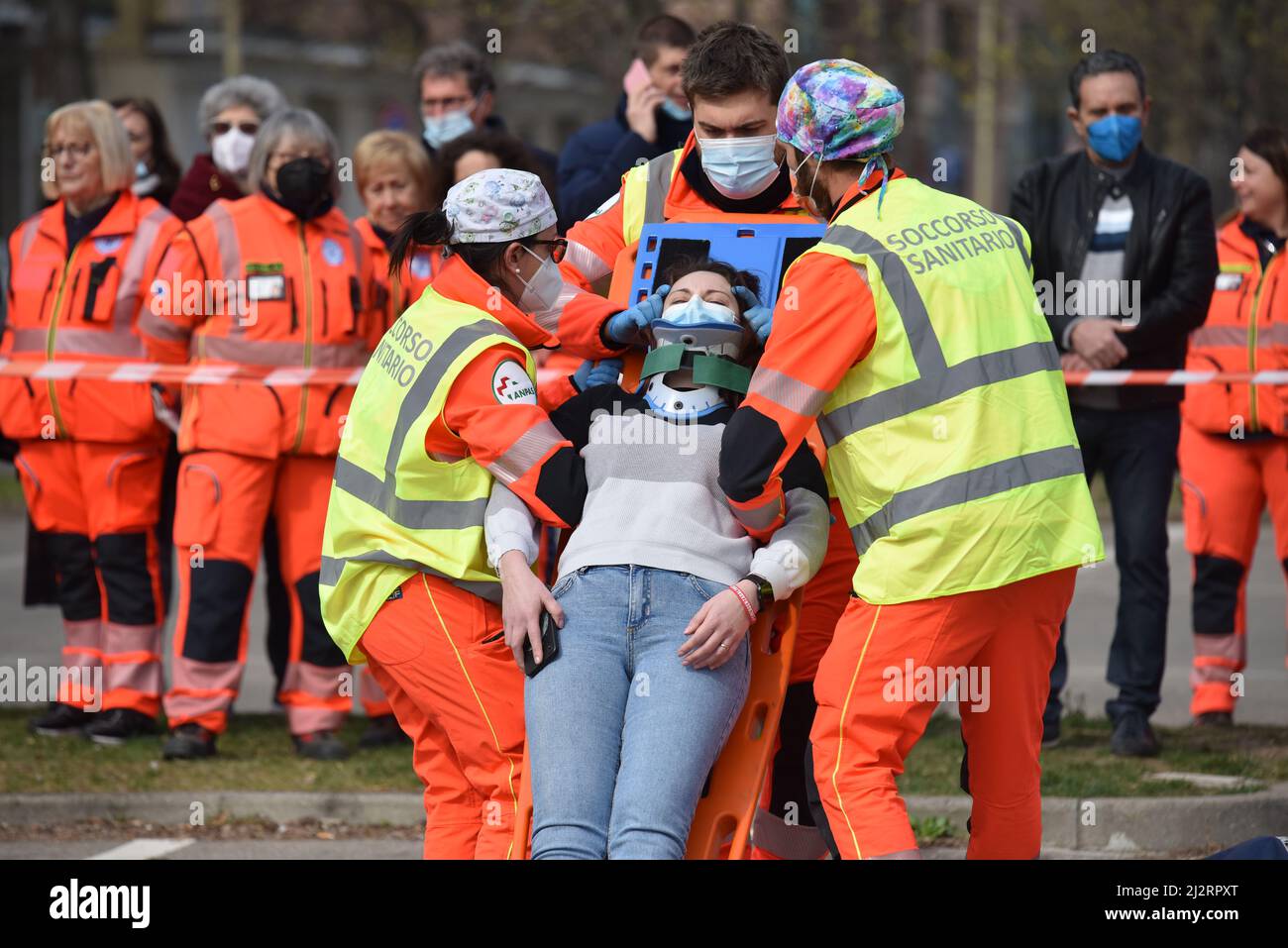 First aid demonstration Stock Photo - Alamy