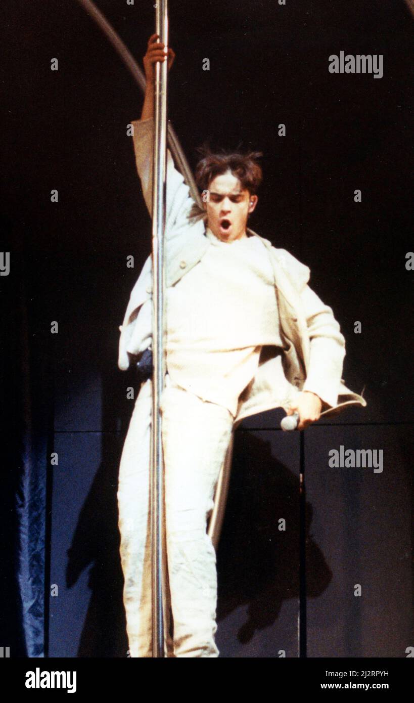 Robbie williams 1990s hi-res stock photography and images - Alamy