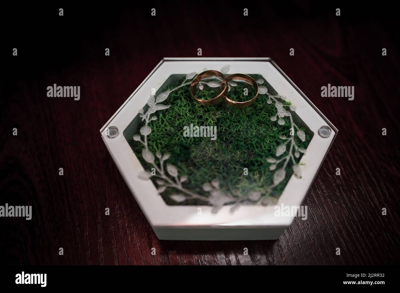 Wedding rings on moss hi-res stock photography and images - Alamy