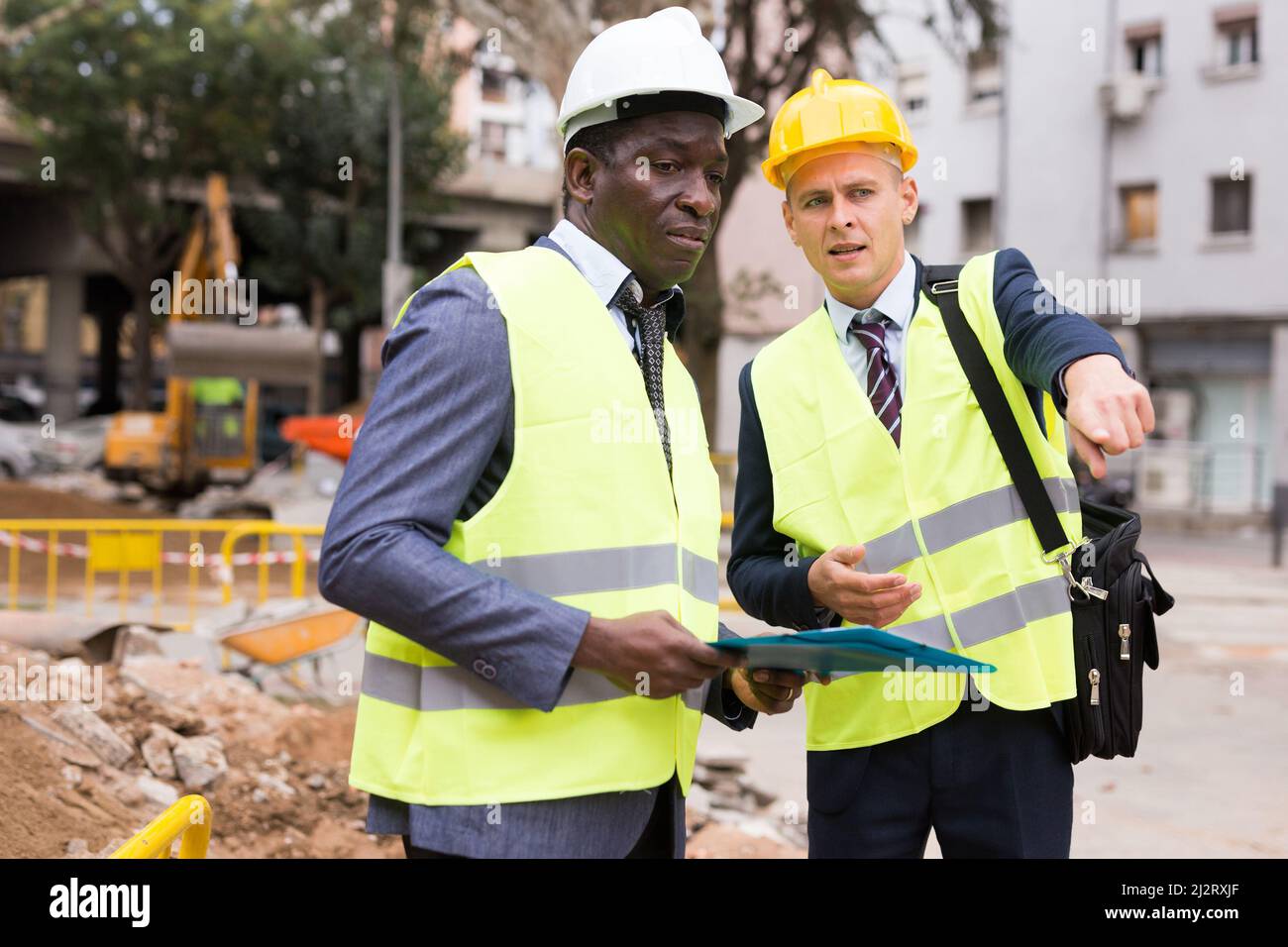 Foreman engineer check correctness hi-res stock photography and images ...