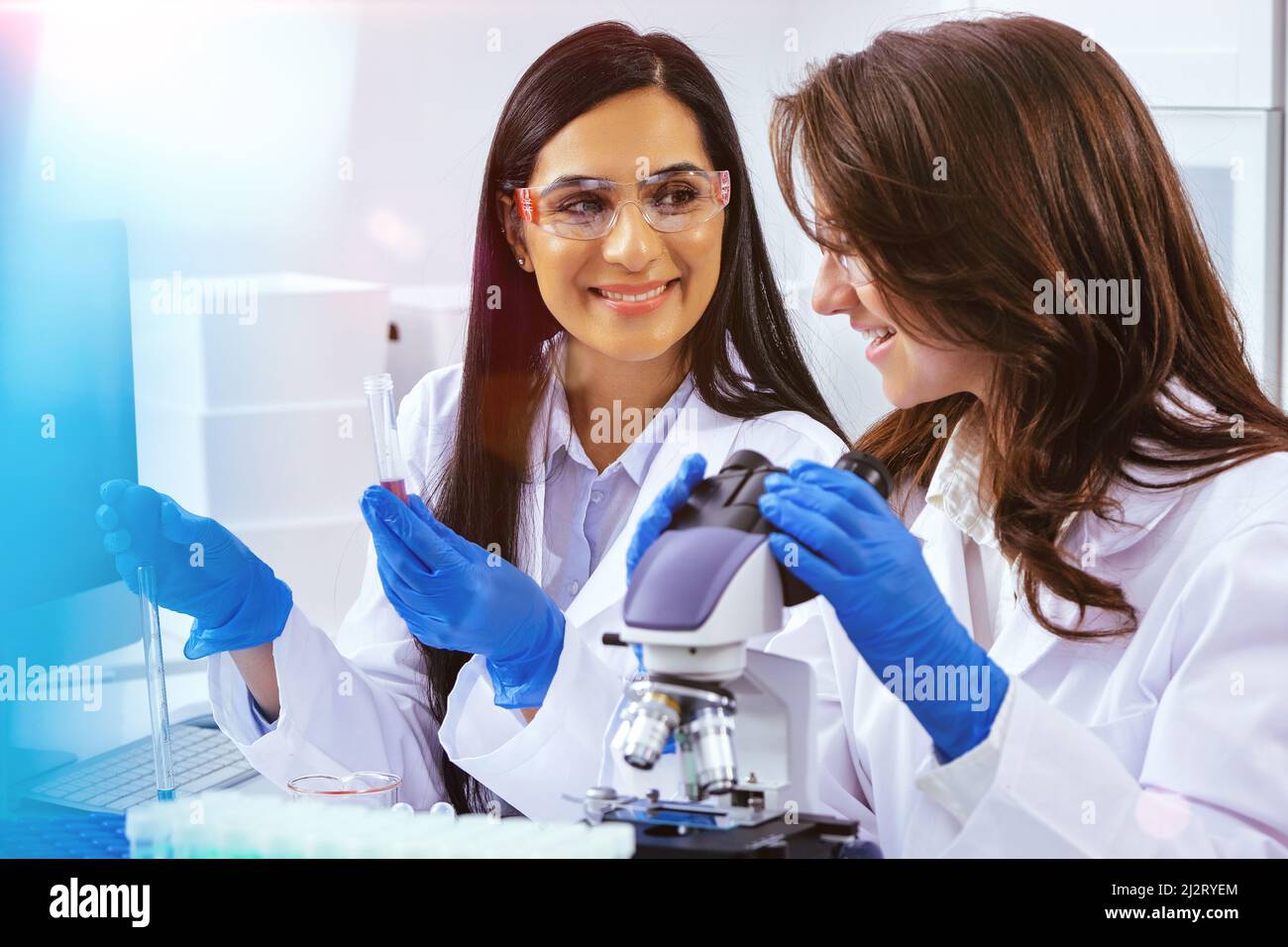 Lab sample hi-res stock photography and images - Alamy