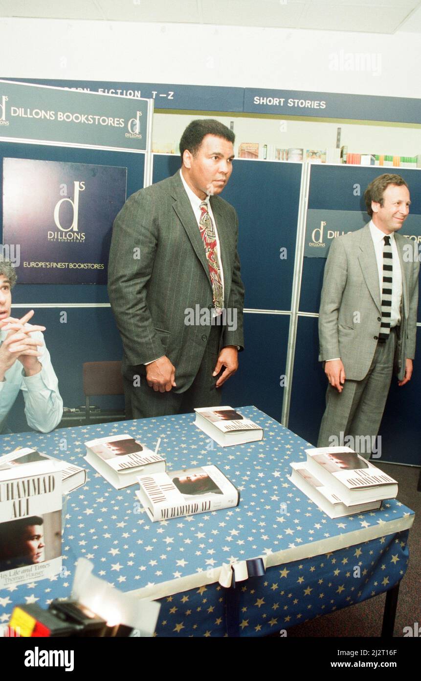 Muhammad Ali at Dillions book store in Birmingham to sign copies of the ...