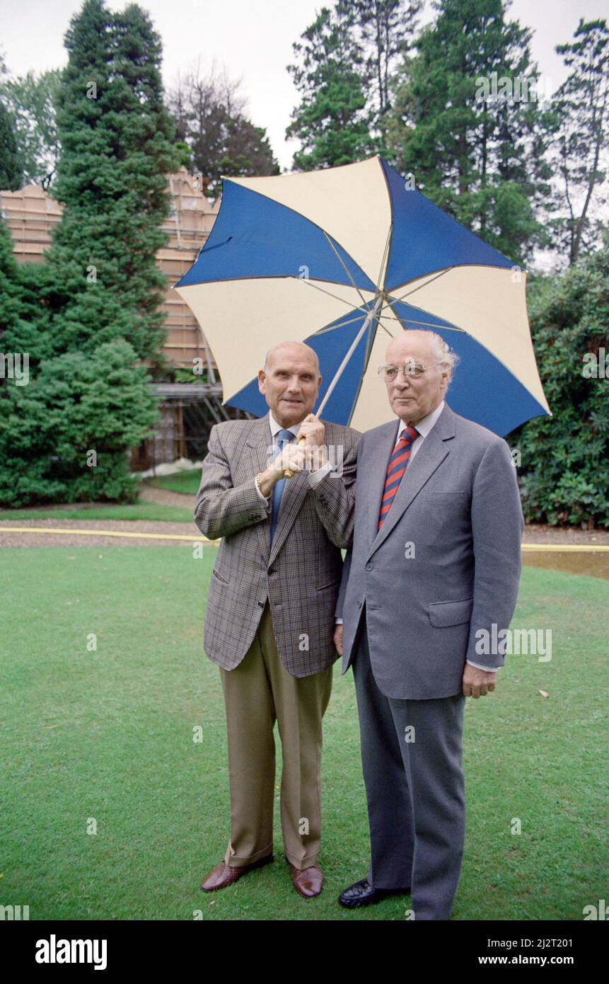 Carry on films peter rogers hi-res stock photography and images - Alamy