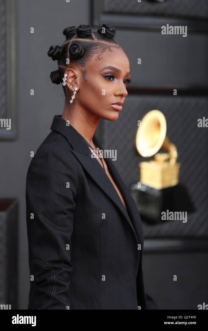 Tiara red carpet hi-res stock photography and images - Alamy