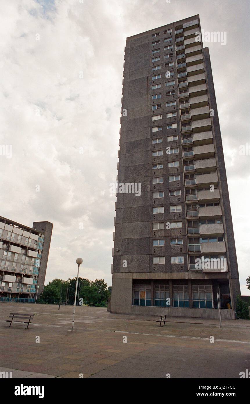 London council estate 1990s hi-res stock photography and images - Alamy