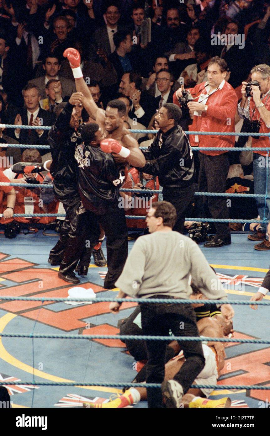 Lennox Lewis vs Donovan Razor Ruddock.Lewis retained his British and ...
