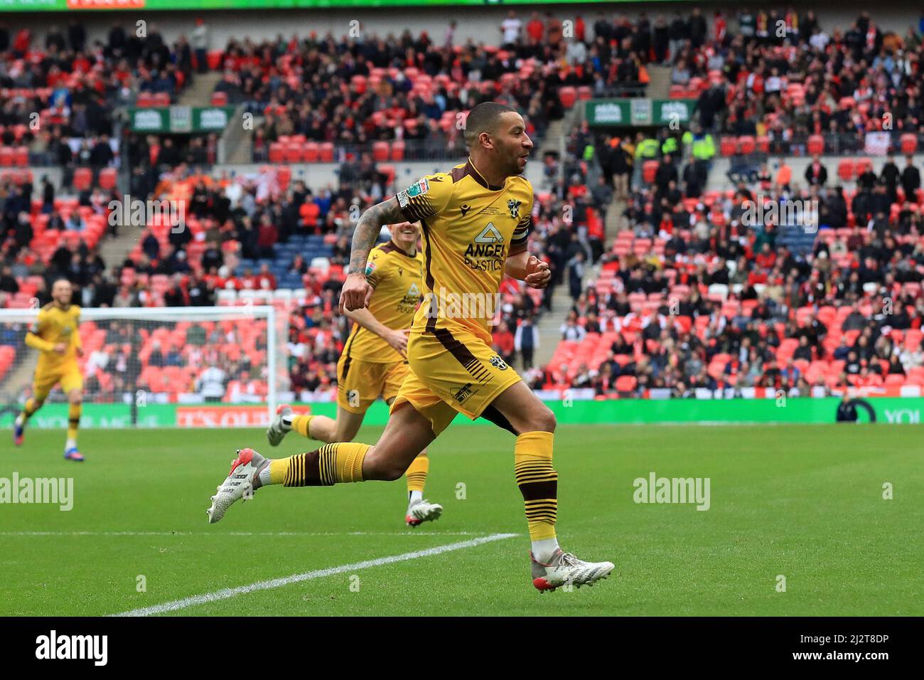 GOAL: Craig Eastmond #15 of Sutton United makes it 1-2 Stock Photo - Alamy