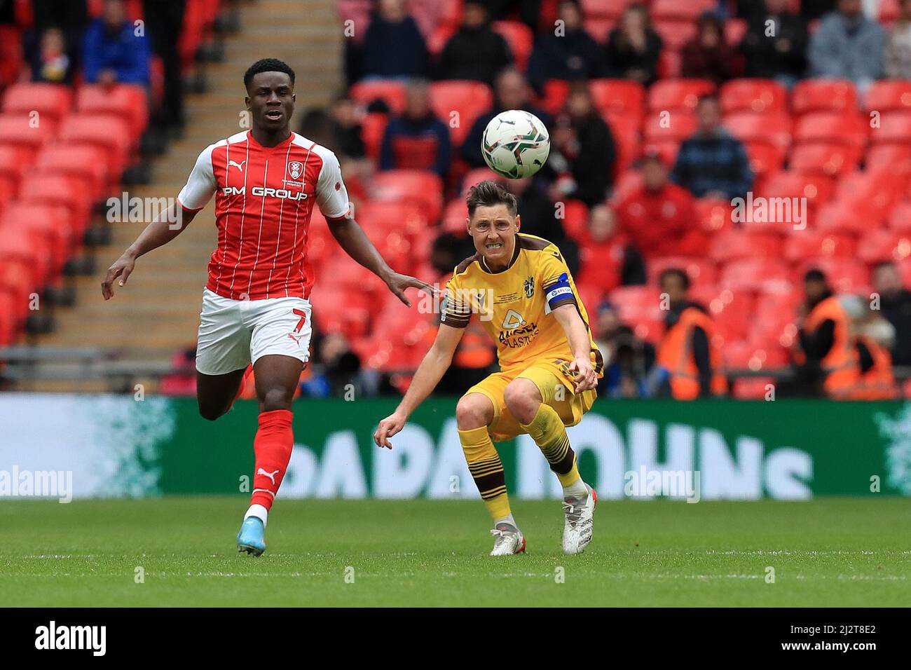 Harry Beautyman #10 of Sutton United passing the ball Stock Photo - Alamy