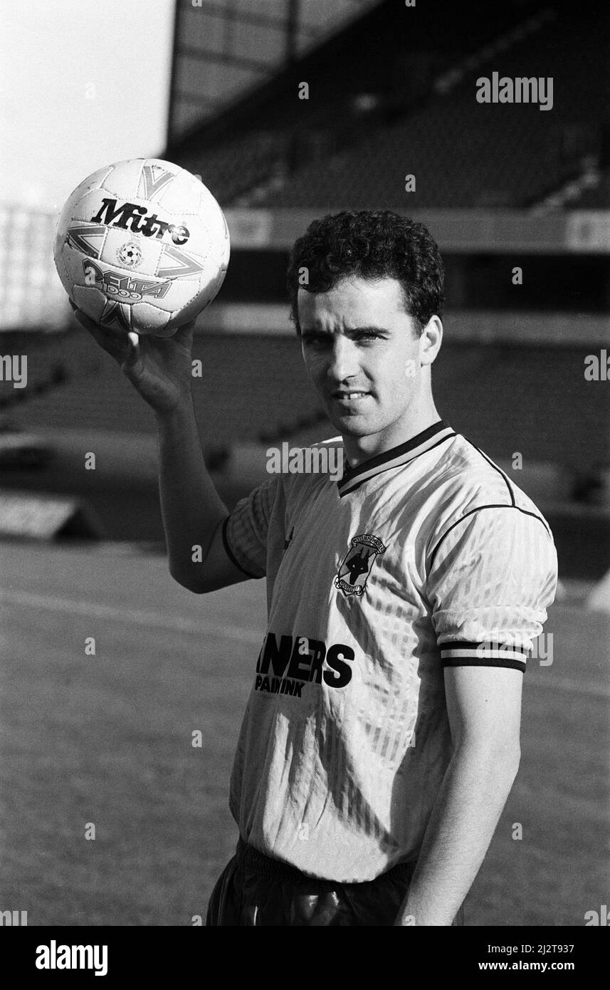Footballer wolverhampton wanderers f c hi-res stock photography and ...