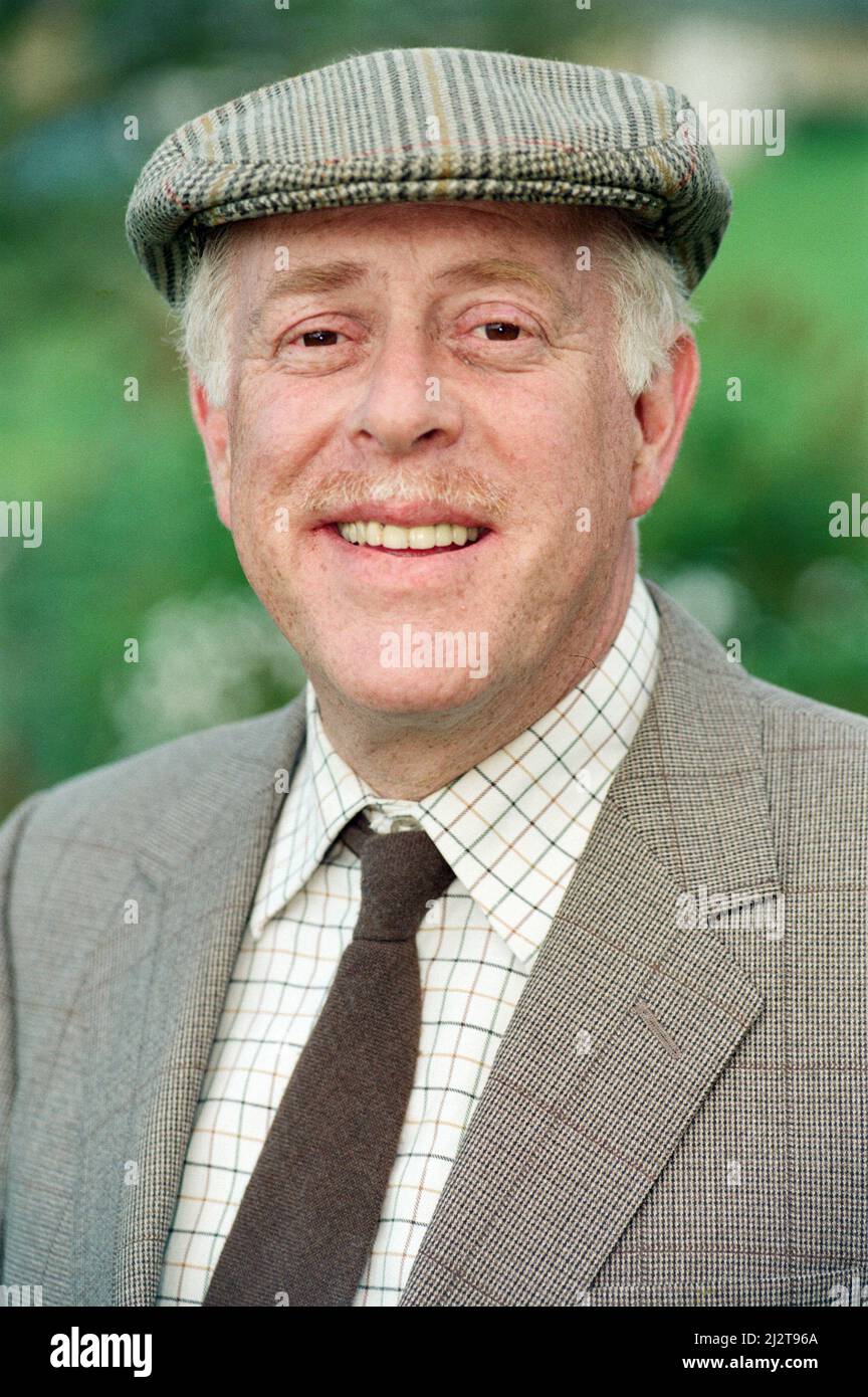 Photocall for new BBC production 'Keeping up Appearances'. Clive Swift ...