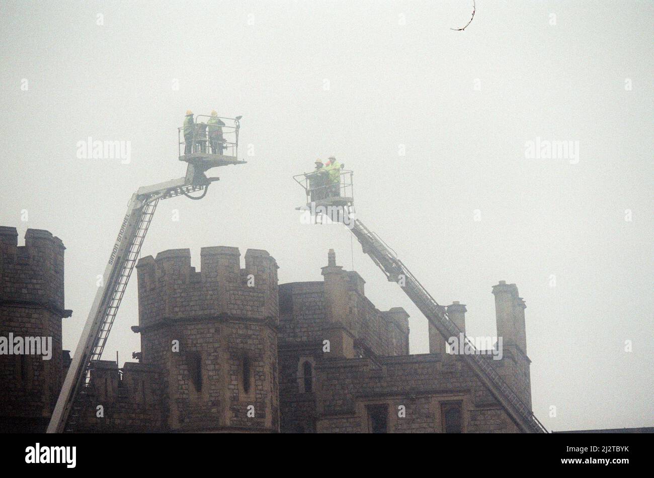 Windsor castle fire 1992 hi-res stock photography and images - Alamy