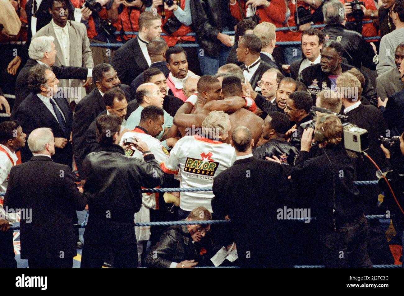 Lennox lewis donovan ruddock hi-res stock photography and images - Alamy