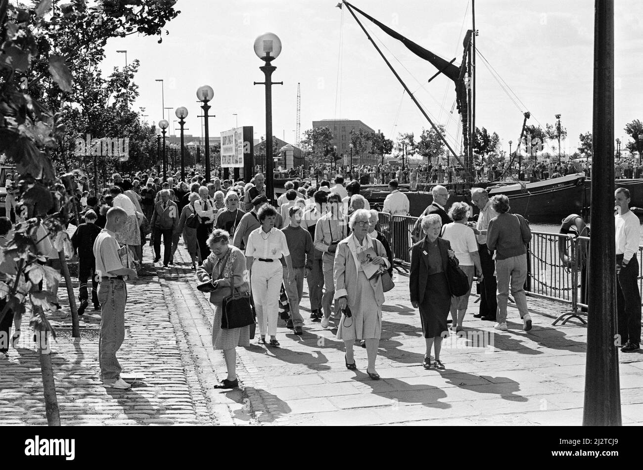Liverpool albert dock 1990s Black and White Stock Photos & Images - Alamy